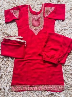 Chic Three-Piece Set Template - Sellerpic